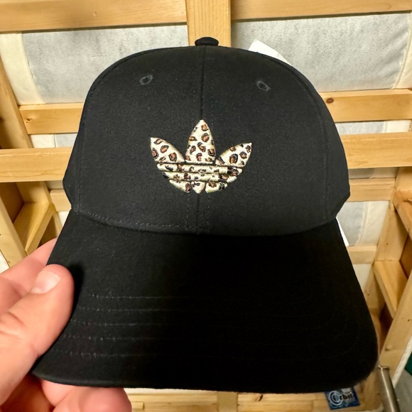 adidas | Accessories | Mens Adidas Leopard Print Logo Underbill ...